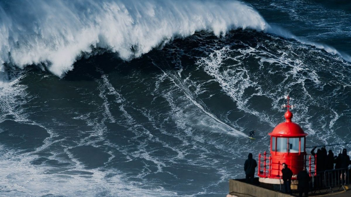 Biggest Waves in Portugal: Where to Find Epic Surf
